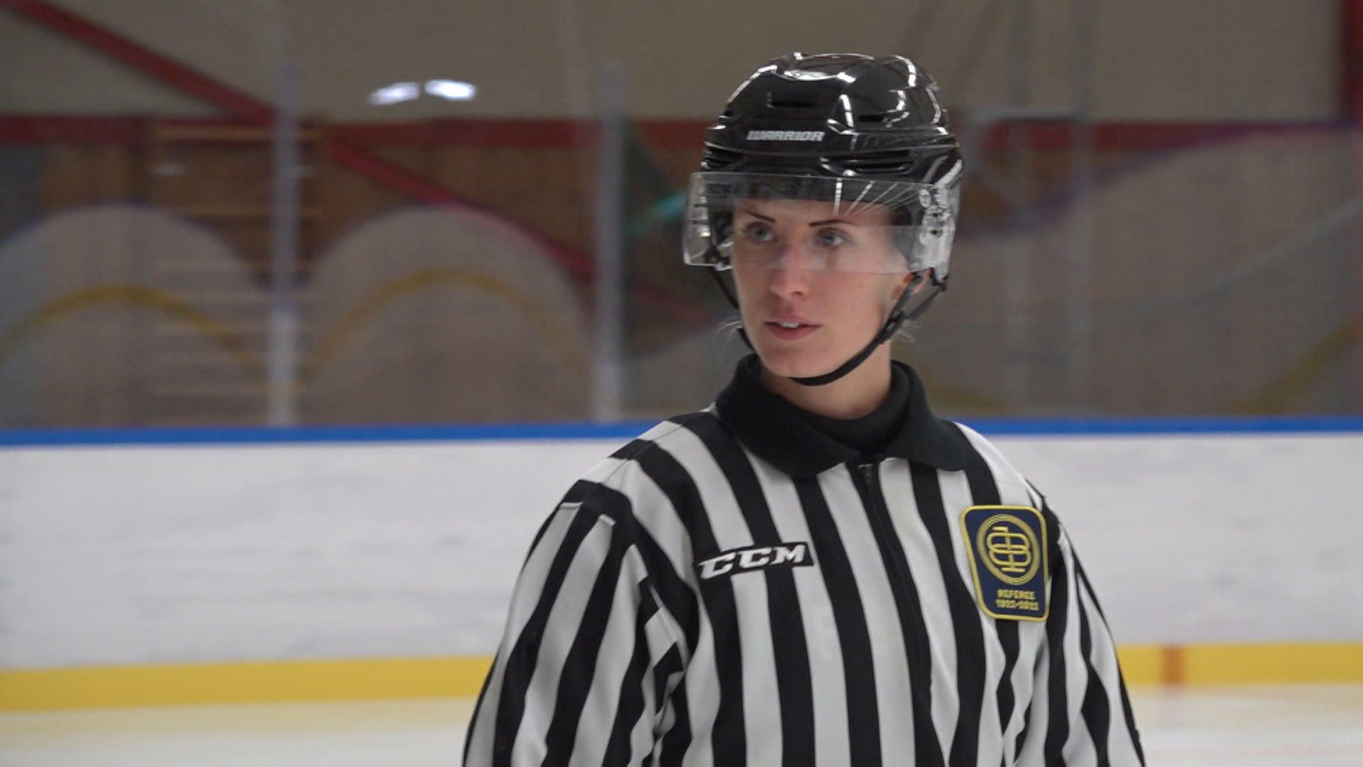 Anna Hammar historisk som domare i Hockeyallsvenskan