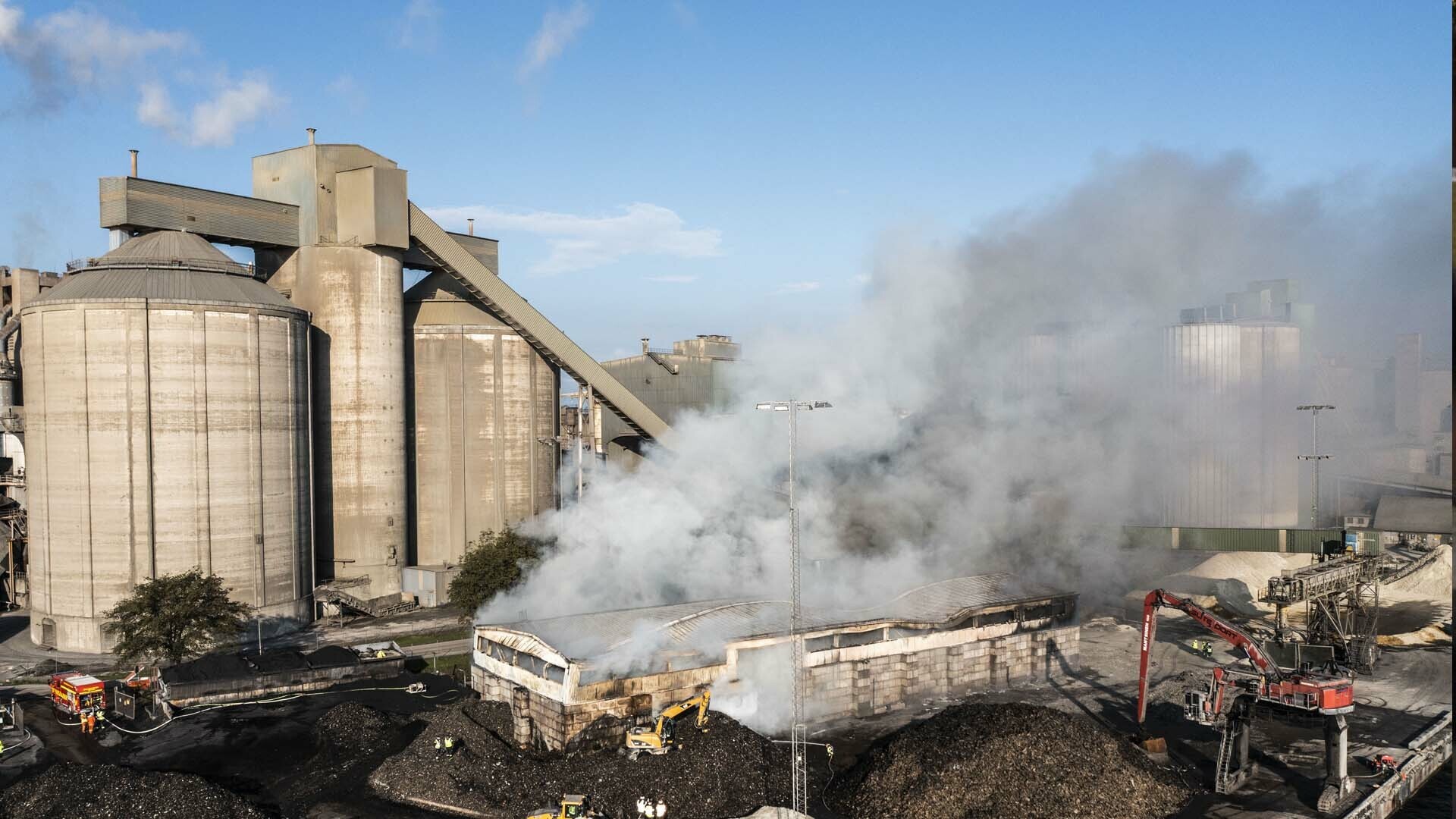 Stor brand vid Cementa på Gotland Stor brand vid Cementa på Gotland
