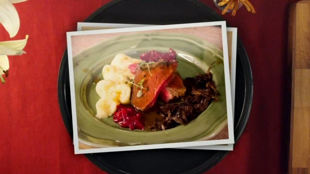 Varmrätt: Helstekt biff med svamp och lingonchutney