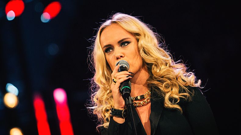 Amanda Winberg - Wrecking ball