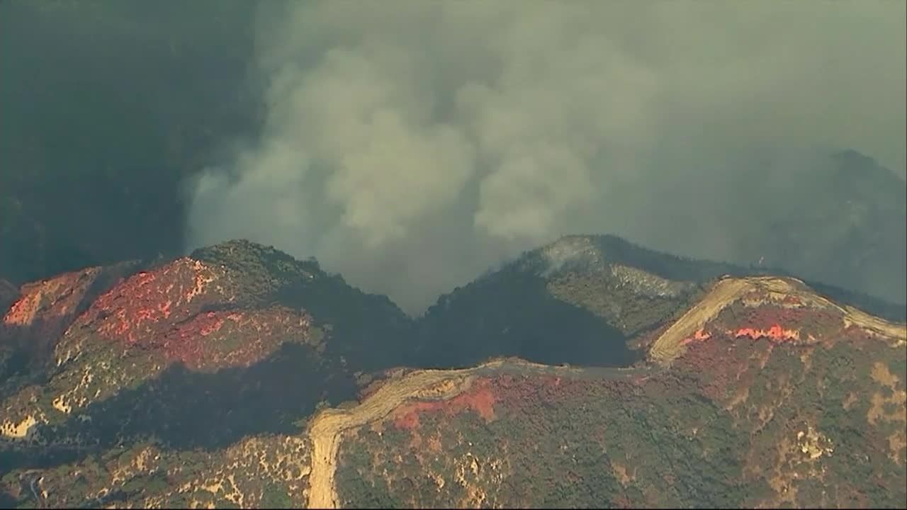 Omfattande brand härjar i Los Angeles