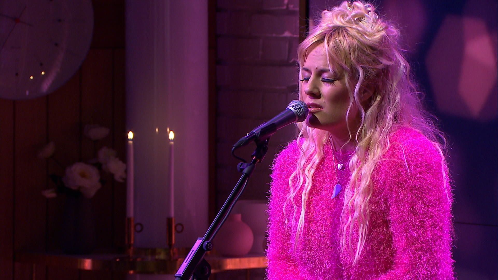 Maja Francis – Anxious Angel