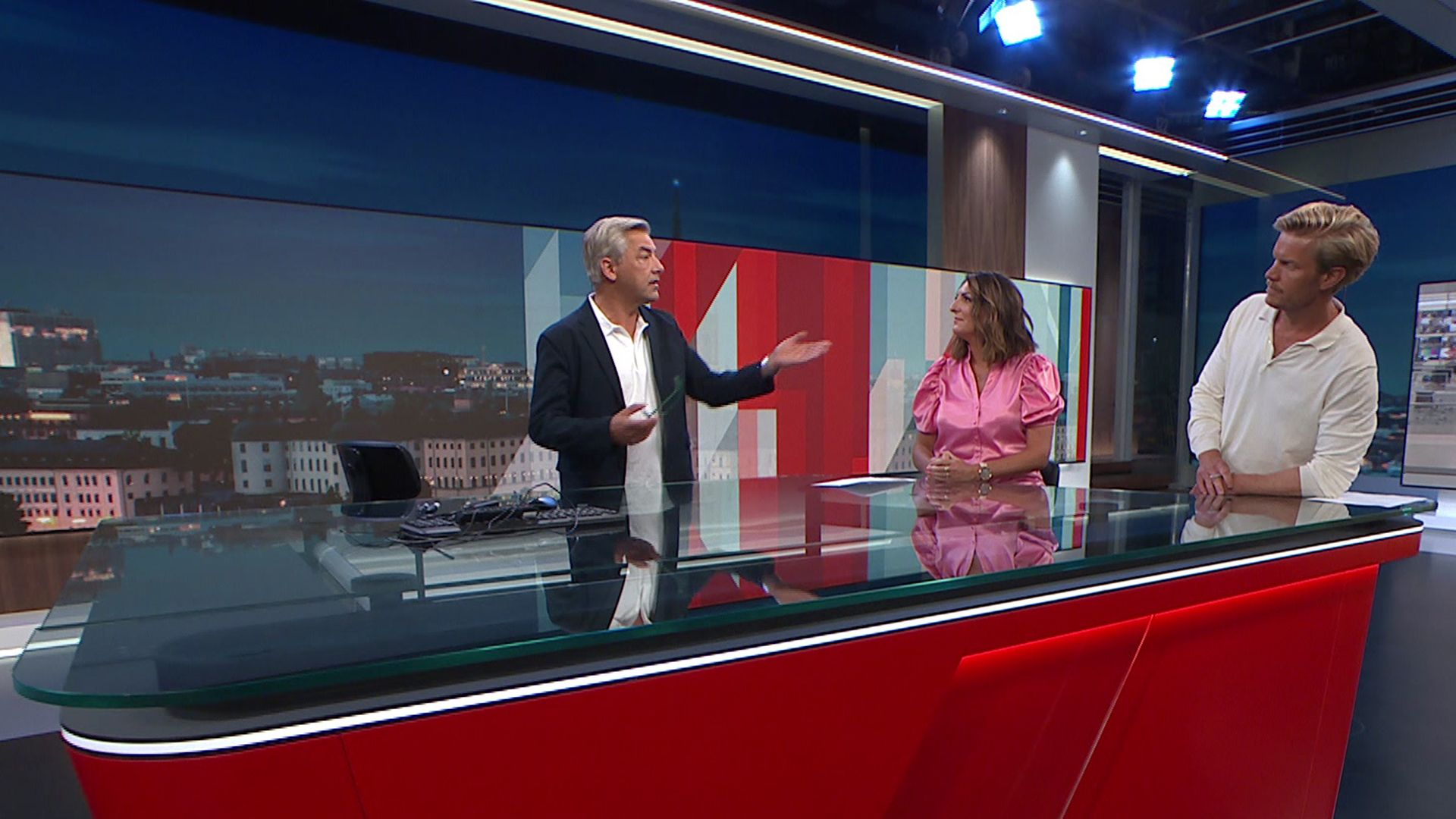 TV4:s nyhetsstudio i ny skrud: "Häng med på rundtur!"