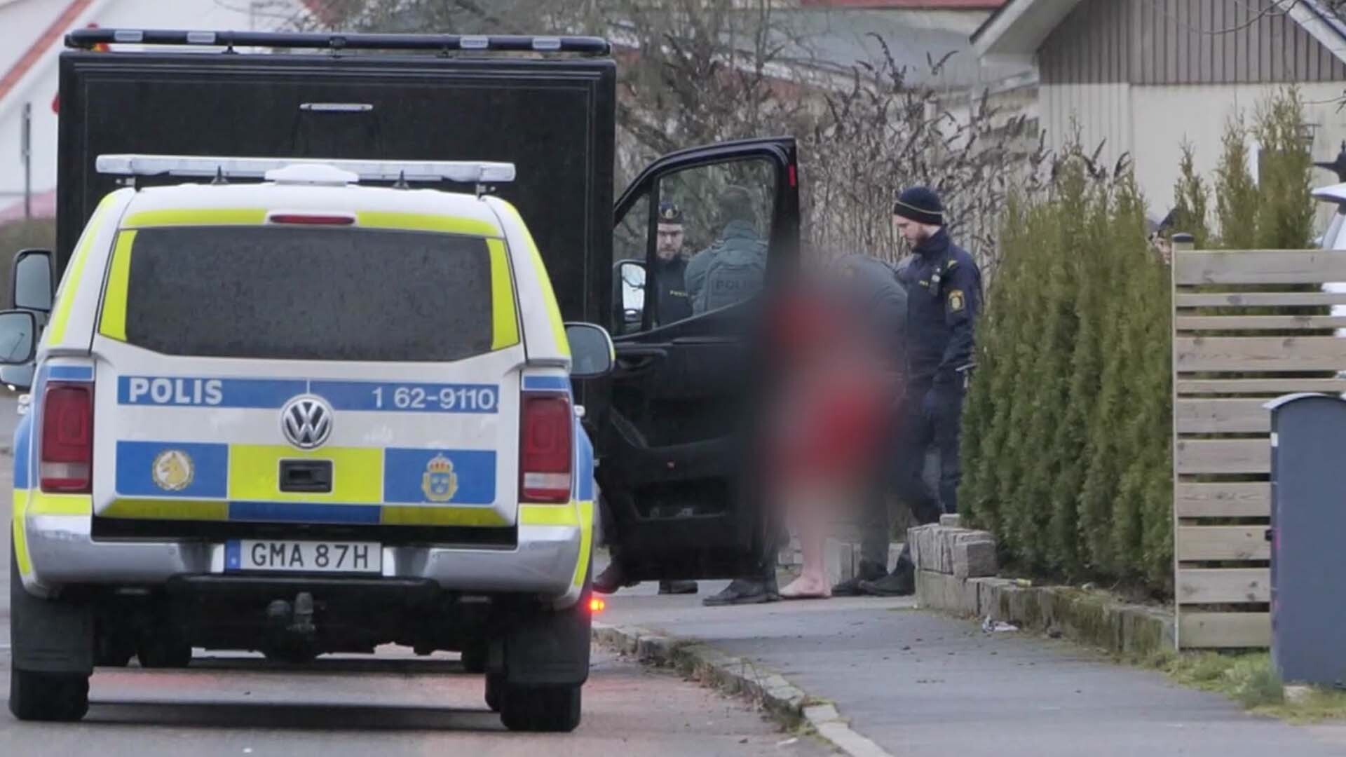 Man hotade pizzabud – greps efter lång förhandling med polis Man hotade pizzabud – greps efter lång förhandling med polis