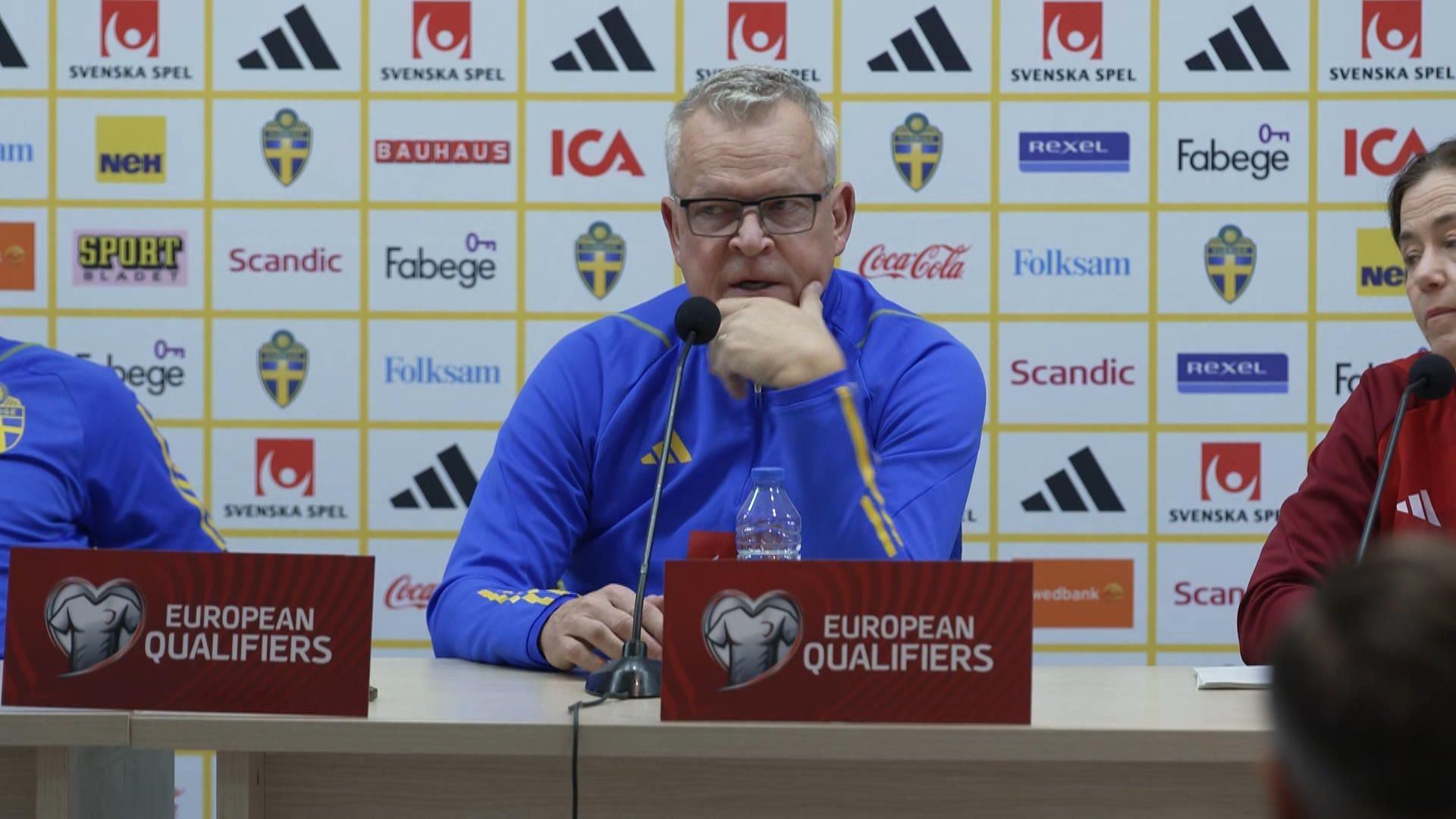Här ryter Janne Andersson till under presskonferensen - fotbollskanalen.se