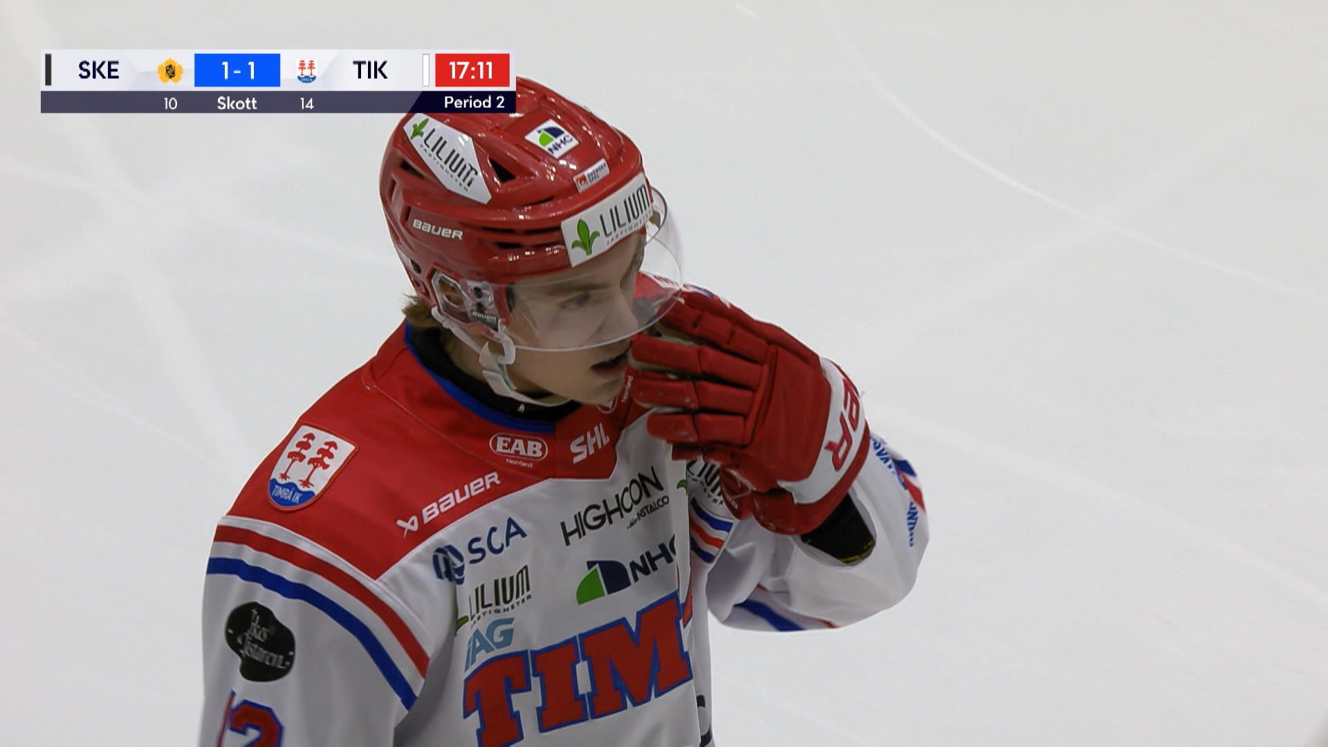 Linus Eriksson får matchstraff för kneeing