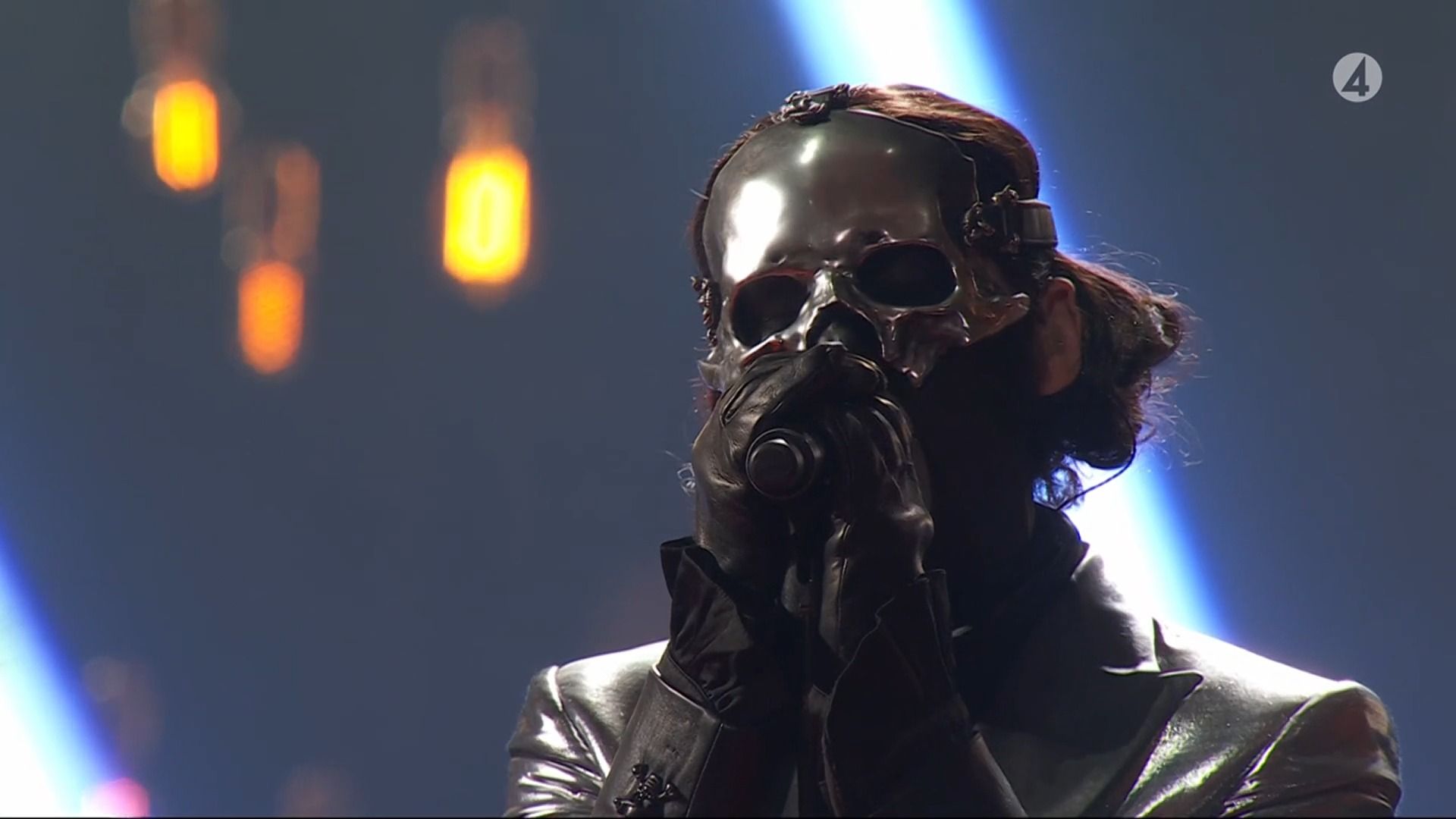 Queen ställer sig upp under Ghost sång på Polar Music Prize