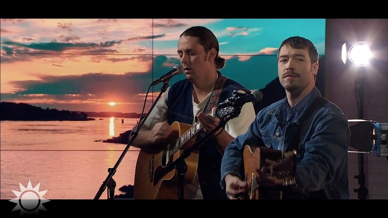 Arvid Nero och Albin Lee Meldau framför "Min vän och jag"